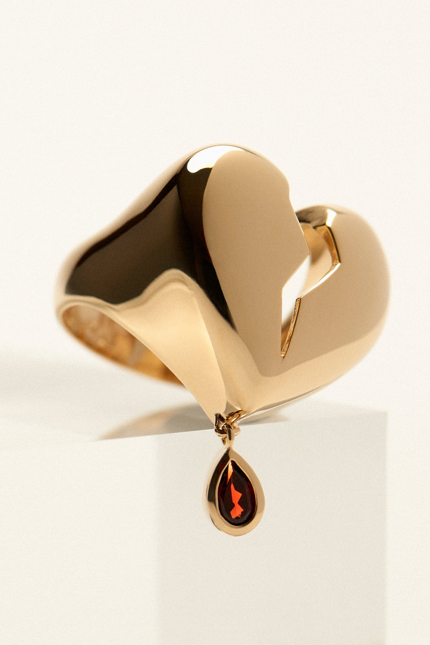 NEOMENIA – La Fontana Paris